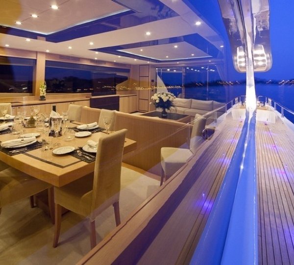 SOLARIS Yacht Charter Details, Pershing 90 | CHARTERWORLD Luxury ...